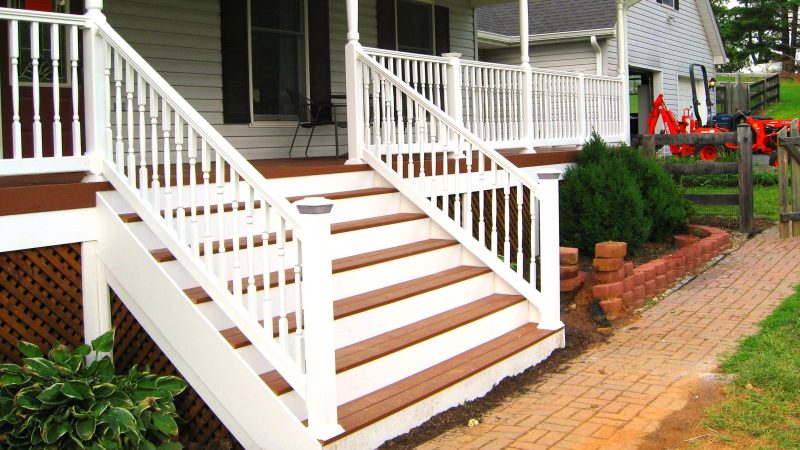 White Railing With Turned Style Baluster | http://loudoundeckandfence.com